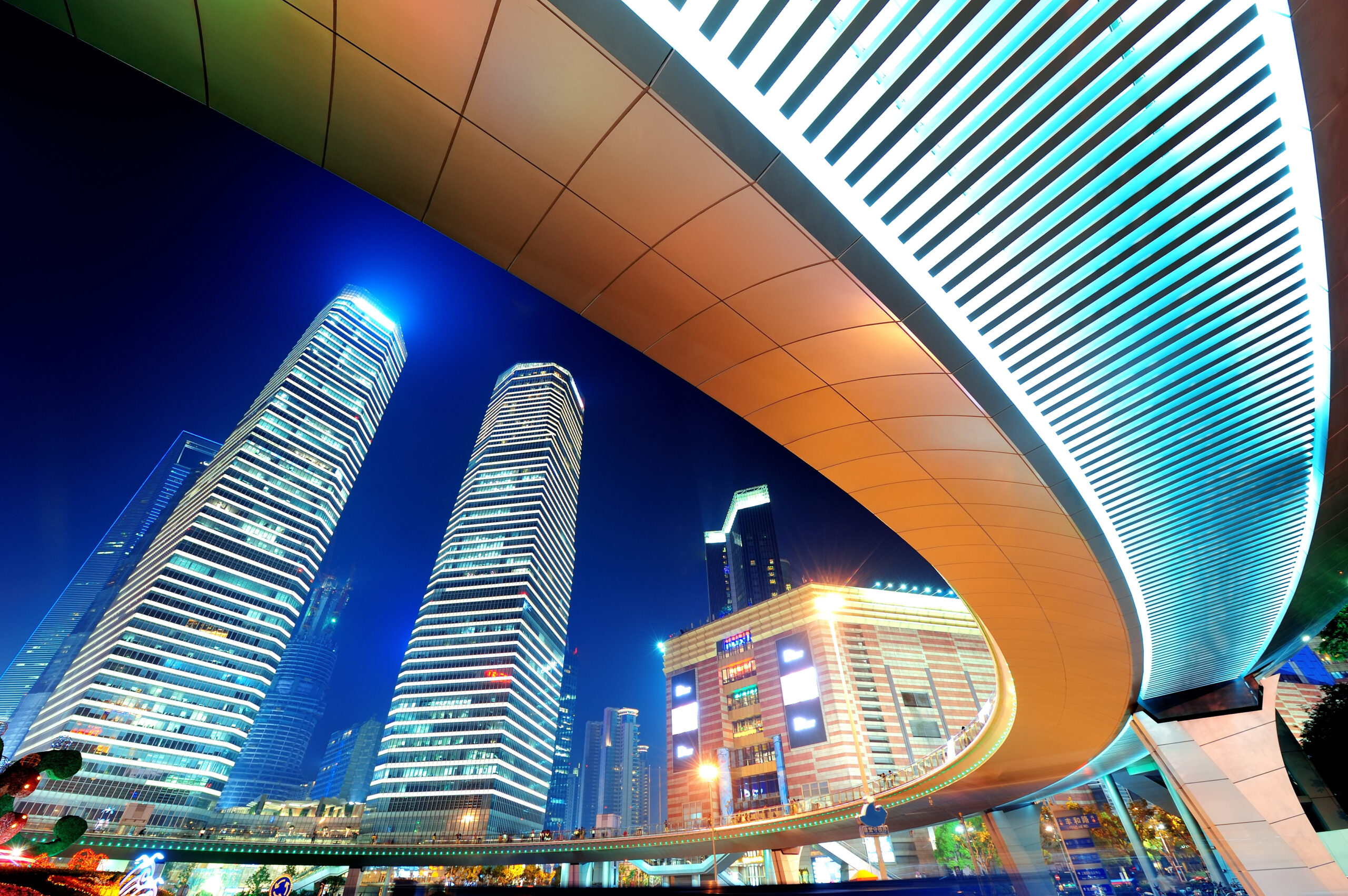 How Facade Lighting Transforms Dubai’s Landmarks at Night